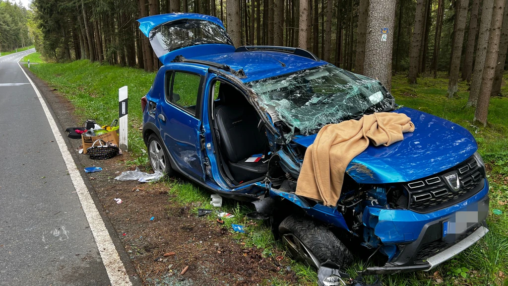 Ebneth: Zwei Schwerverletzte nach Unfall auf der Kreisstraße | tvo.de