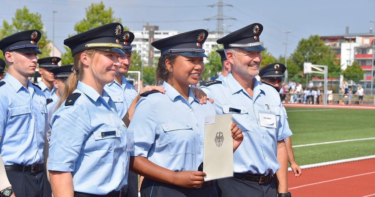 Bundespolizei Bamberg: 319 Auszubildende verabschiedet | tvo.de