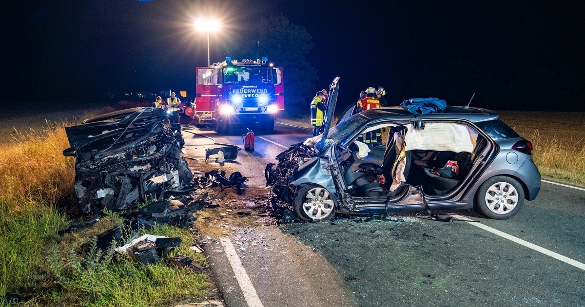Hallerndorf: Autos krachen frontal ineinander – Zwei Personen schwer verletzt | tvo.de