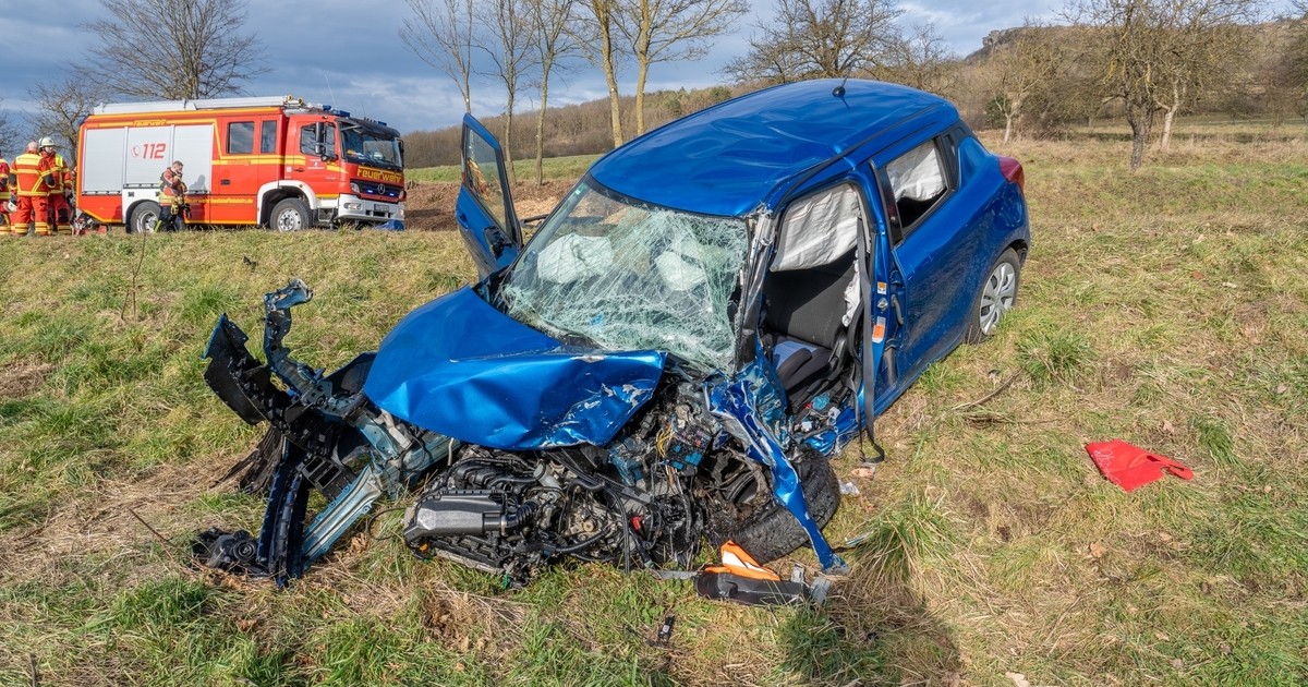 Bad Staffelstein: Frontalcrash bei Überholmanöver – Frau (60) stirbt an Unfallstelle | tvo.de