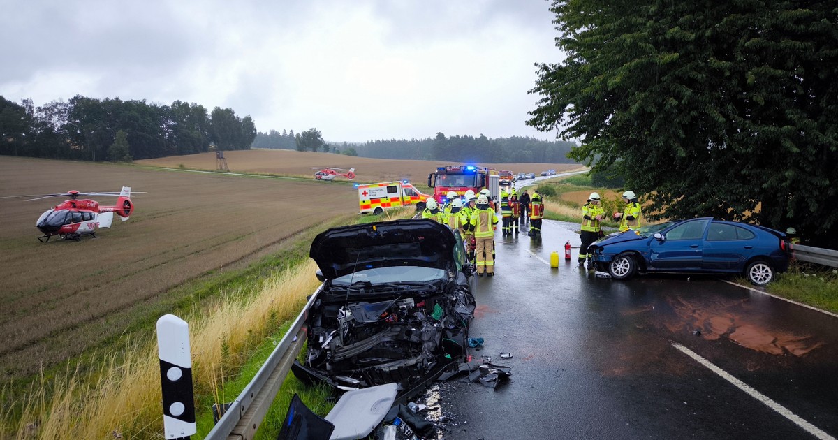 +UPDATE+ Troschenreuth: Zwei Autos frontal zusammengestoßen | tvo.de